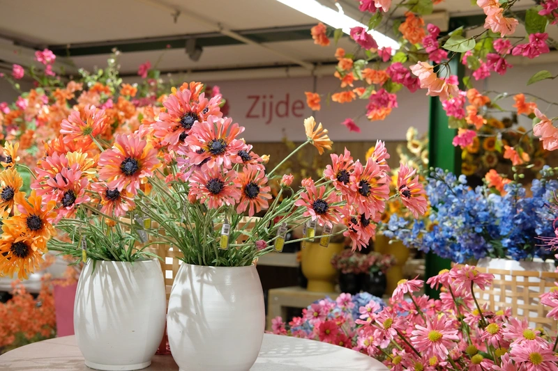 Prachtige zijde bloemen nabij Bunschoten-Spakenburg bij Tuincentrum ...